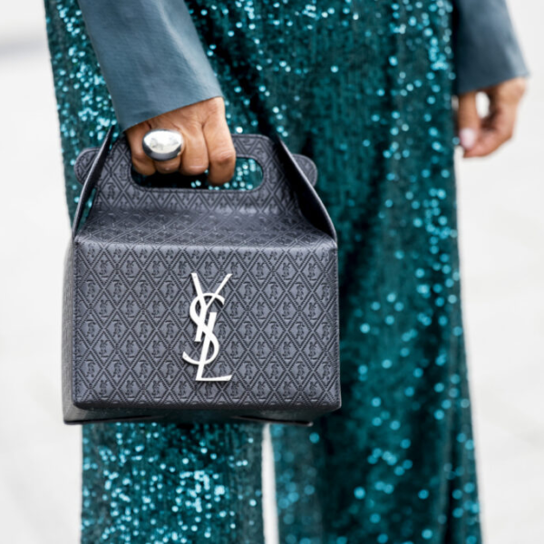 Petrolio: che colore è? Scopri abbigliamento e accessori in questa ...